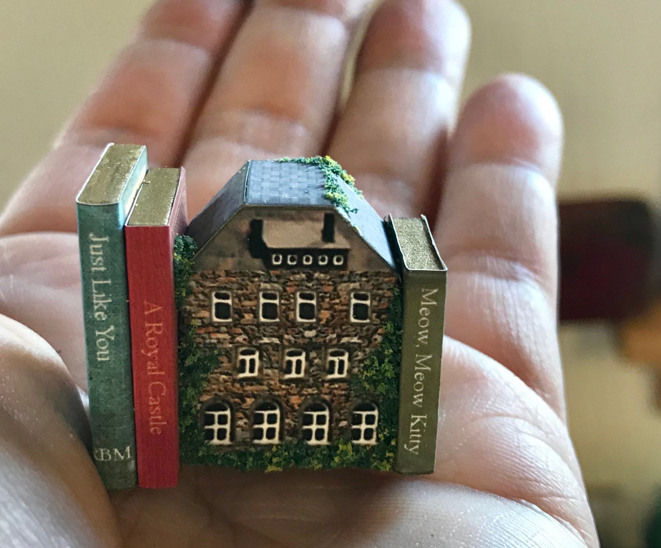 1" (1:12) - Little Book House - Stone House | Robin Betterley's Miniatures