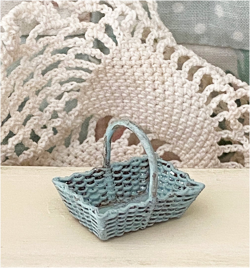 1" (1:12) Rectangle Easter Basket - Medium | Robin Betterley's Miniatures